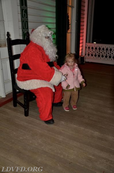 Santa comes to Laytonsville Town Hall Christmas Tree Lighting ...